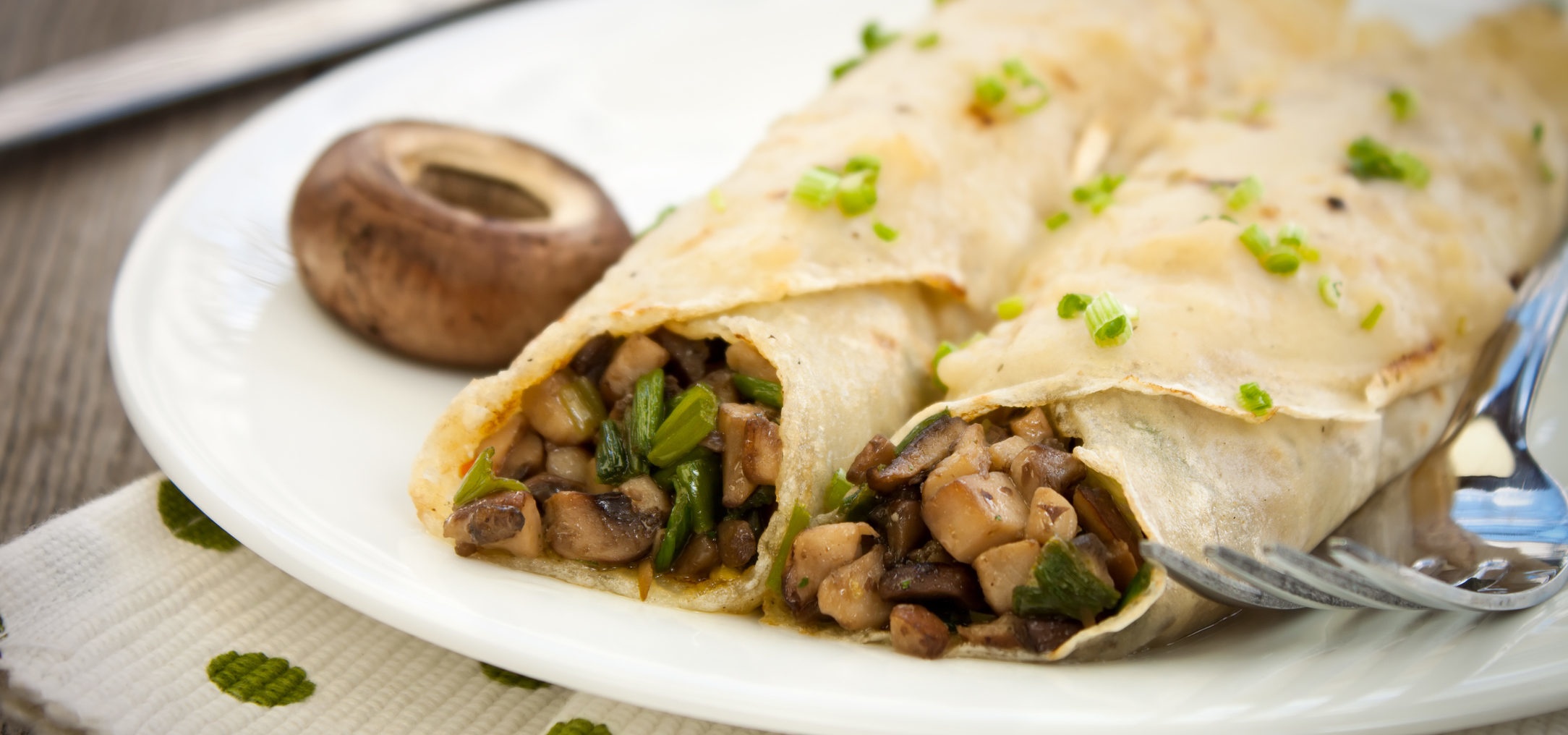 5 receitas de crepes salgados para refeições leves e práticas