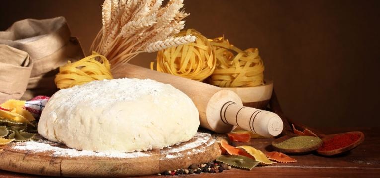 Como fazer massa fresca com 4 diferentes tipos de farinha?