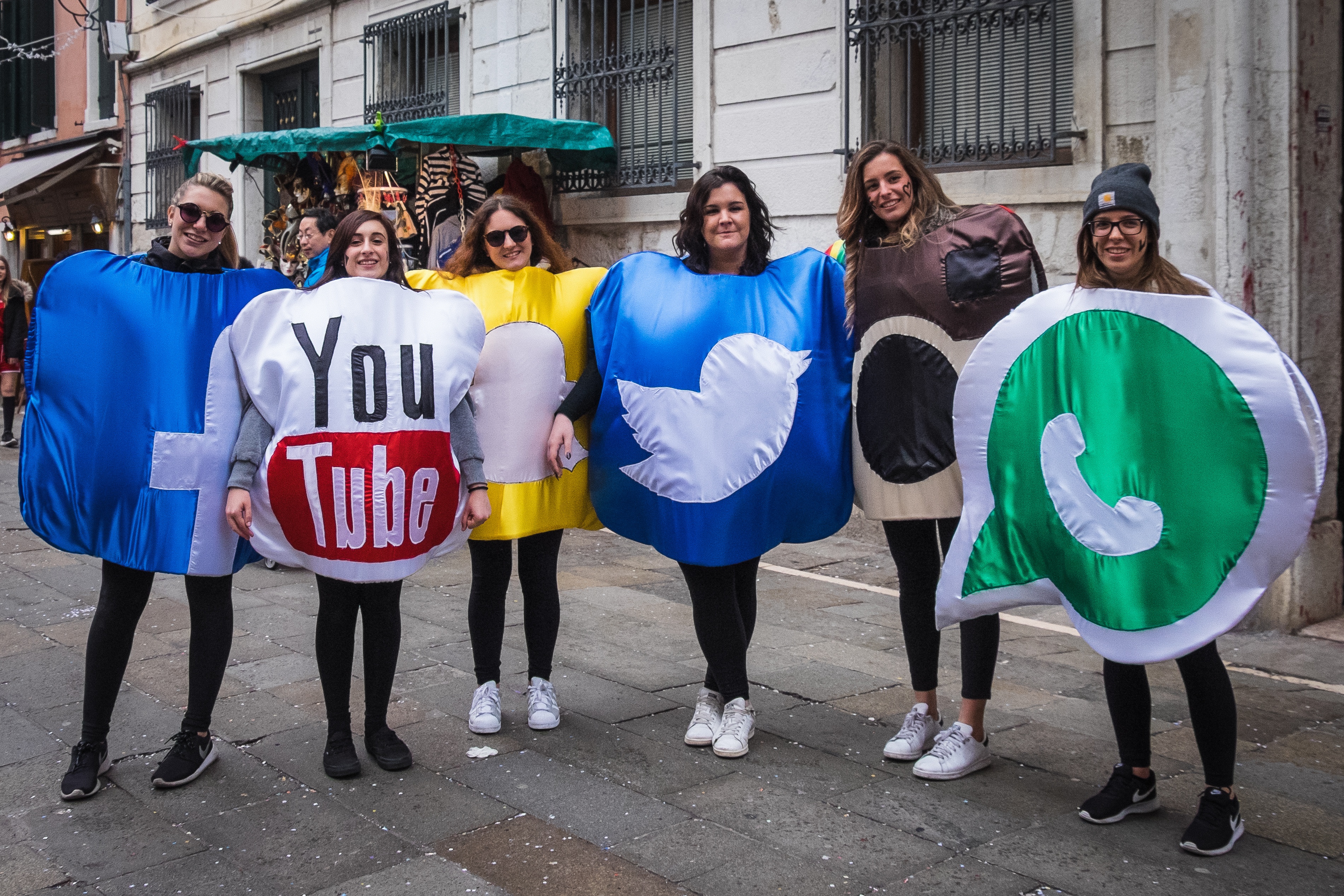 12 Sugestões de fatos de carnaval para grupos