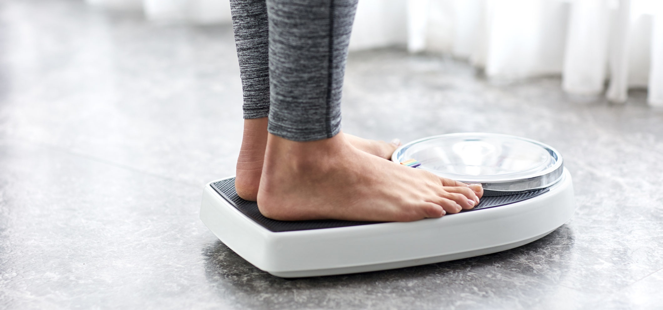 Hoje vamos todos pesar menos 1 kilo do que ontem